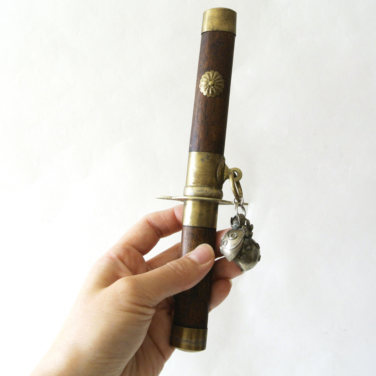 Korean "Eunjangdo" Dagger with Wood and Gold Design – Oriantique