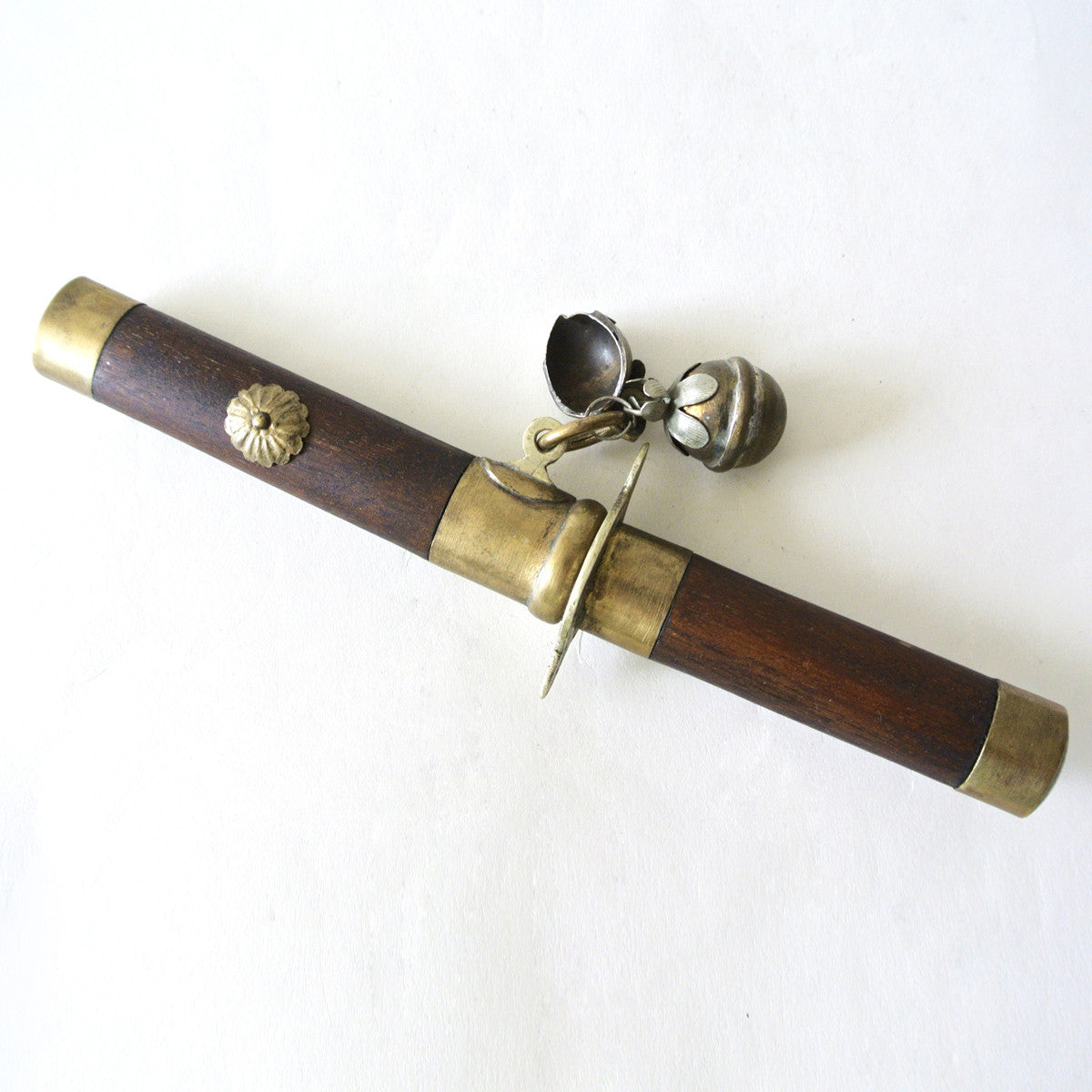 Korean "Eunjangdo" Dagger with Gold and Wooden Design – Oriantique