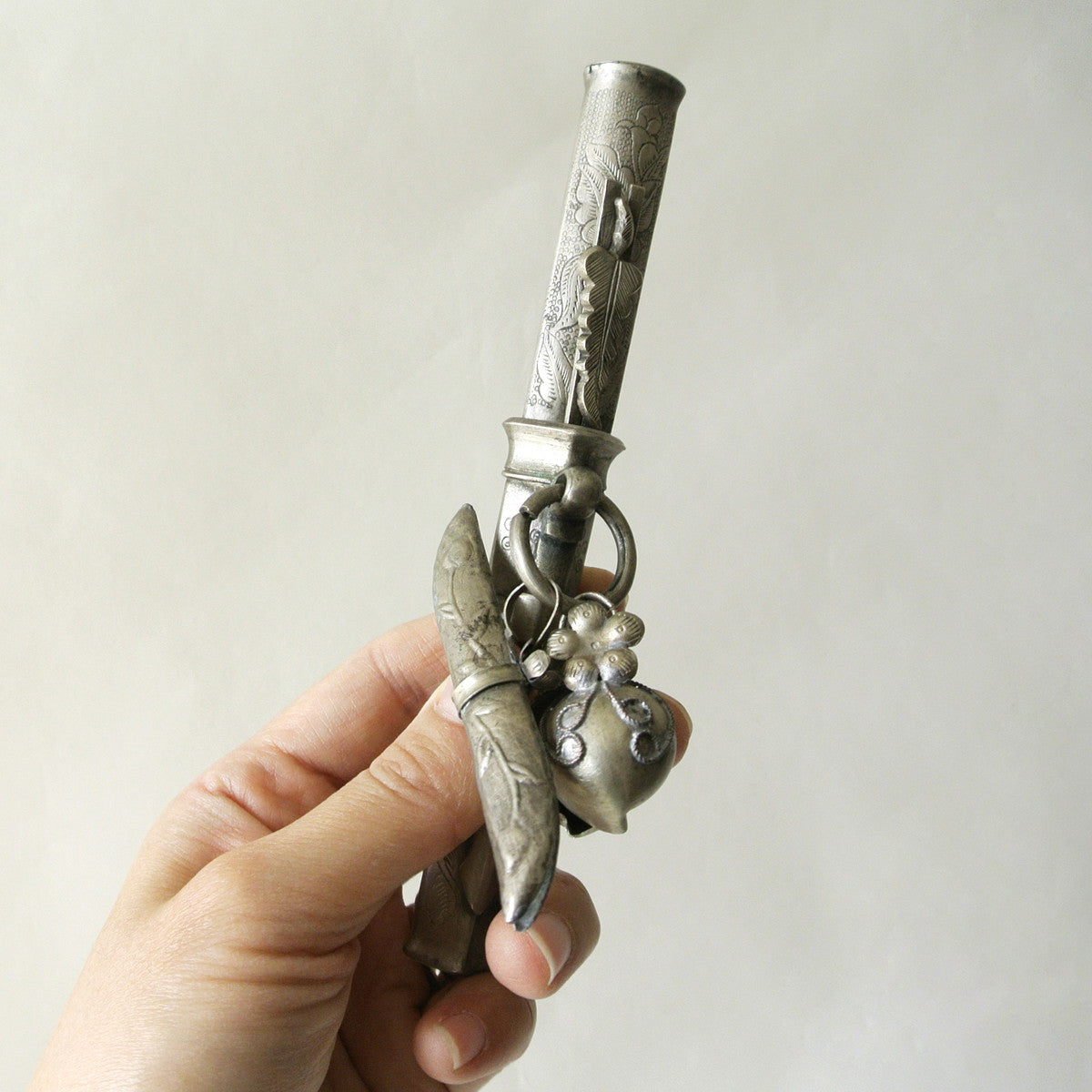 Korean "Eunjangdo" Dagger with Floral Design and Four Pendants – Oriantique